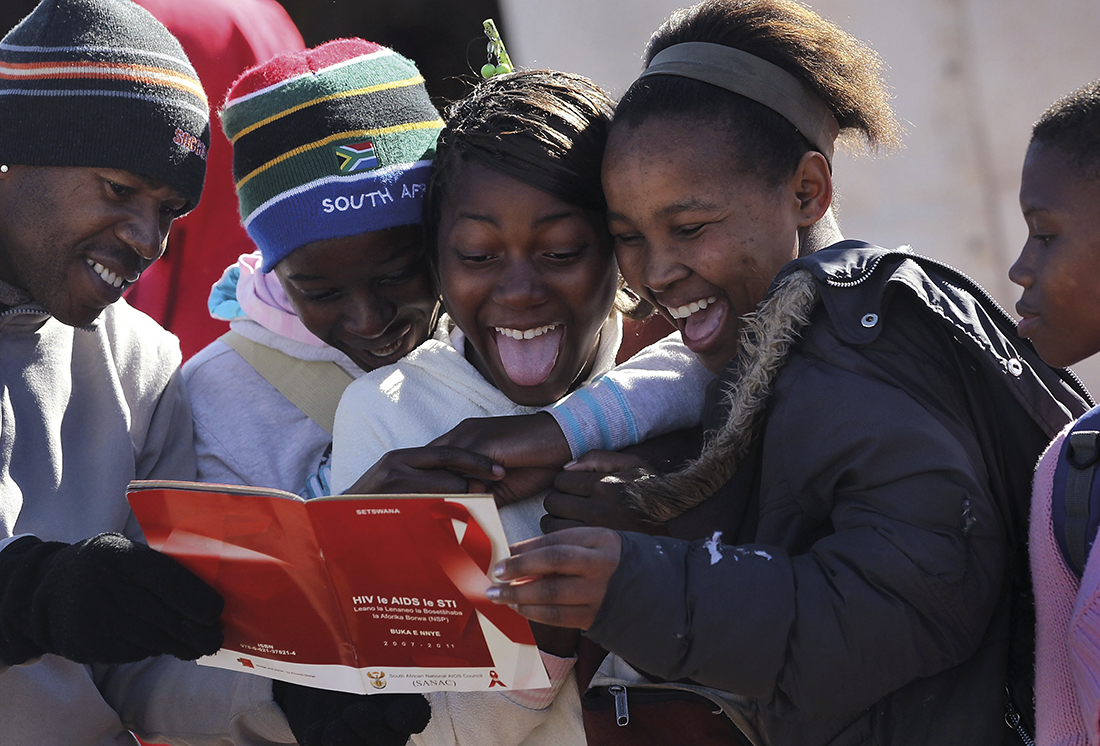 “La Iglesia ha jugado un papel muy importante frente al sida en África ...